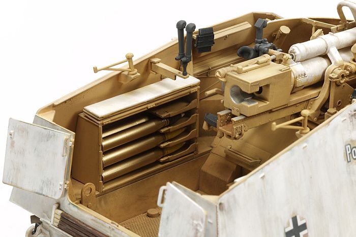 Tamiya 1:35 Nashorn Heavy Tank Destroyer 35335